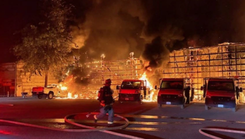 VIDEO: 15 cars burned as crews battle 2-alarm fire at Washington ...
